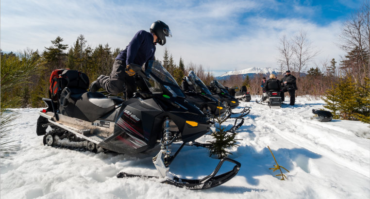 Snowmobiling in Maine| Snowmobile Rental| Trailside Lodging