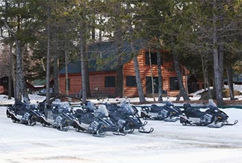 Snowmobiling in Maine| Snowmobile Rental| Trailside Lodging